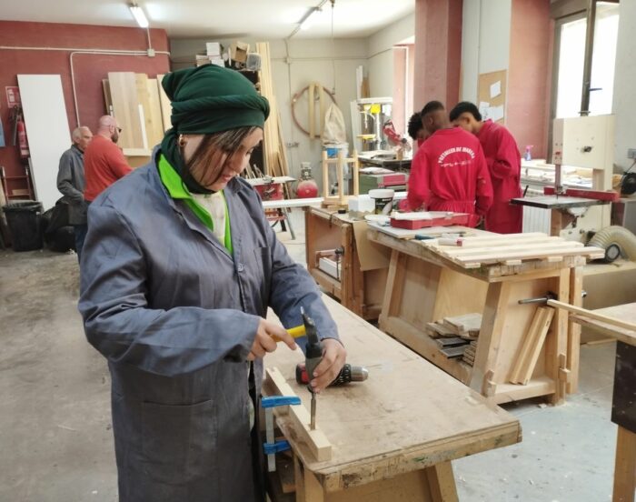 Reducir el empleo, ampliar los trabajos - Documentación Social